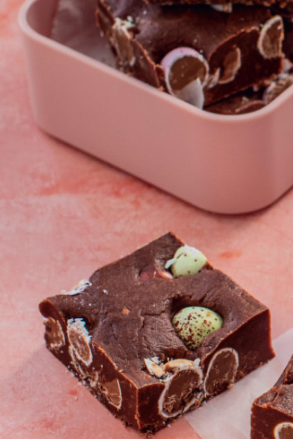 Slow Cooker Mini Egg Fudge - Easy Peasy Slow Cook