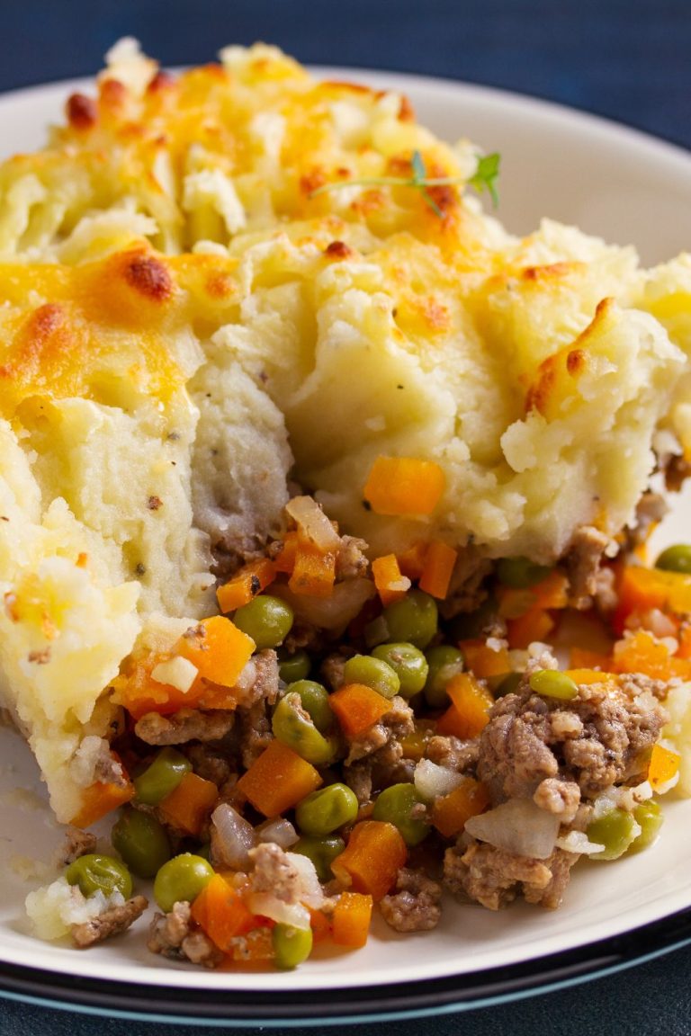 Slow Cooker Meat And Potato Pie - Easy Peasy Slow Cook