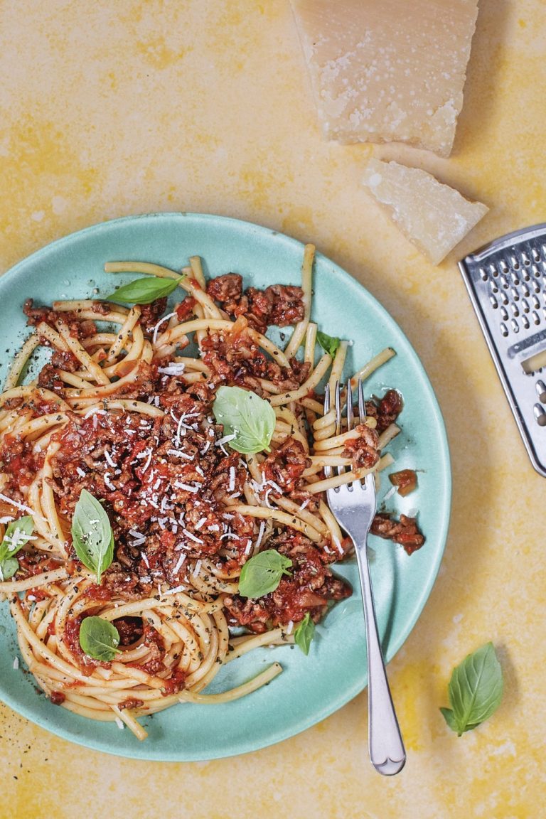Bored of Lunch Slow Cooker Spaghetti Bolognese - Easy Peasy Slow Cook