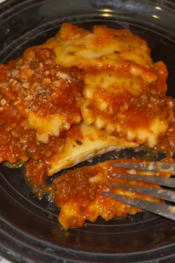 4 Ingredient Crockpot Ravioli - Easy Peasy Slow Cook