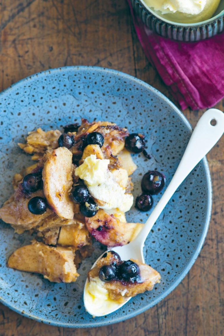 Slow Cooker Apple And Blueberry Pie - Easy Peasy Slow Cook