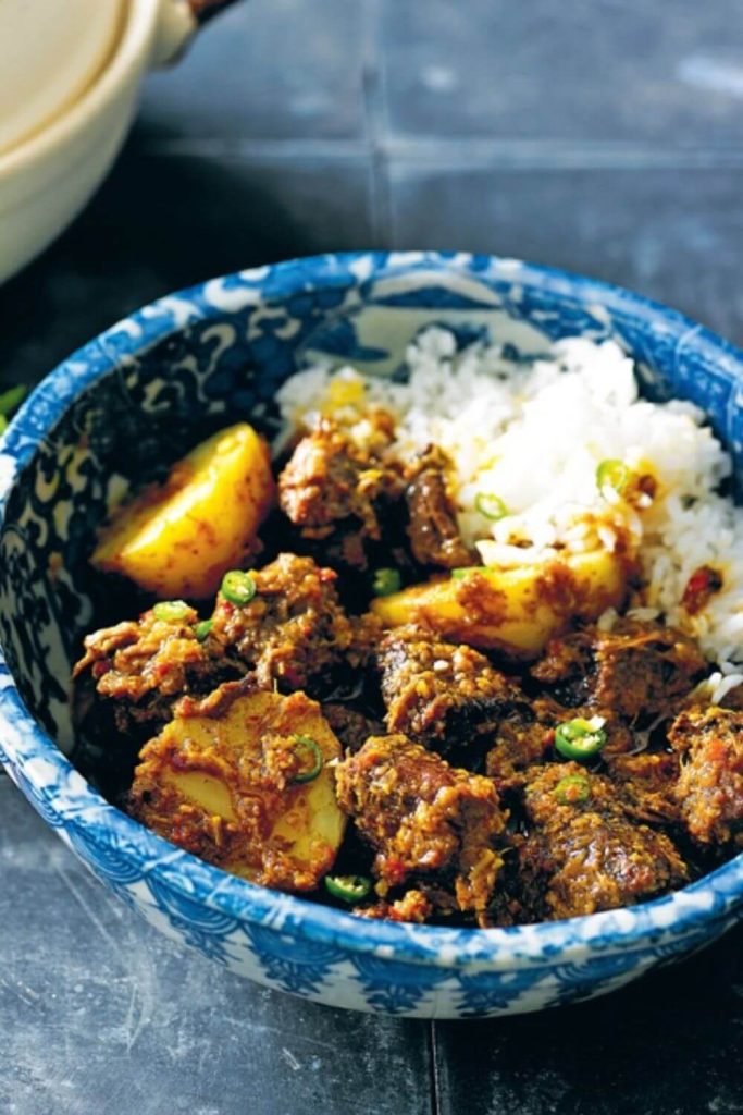 Slow Cooker Beef and Potato Rendang - Easy Peasy Slow Cook